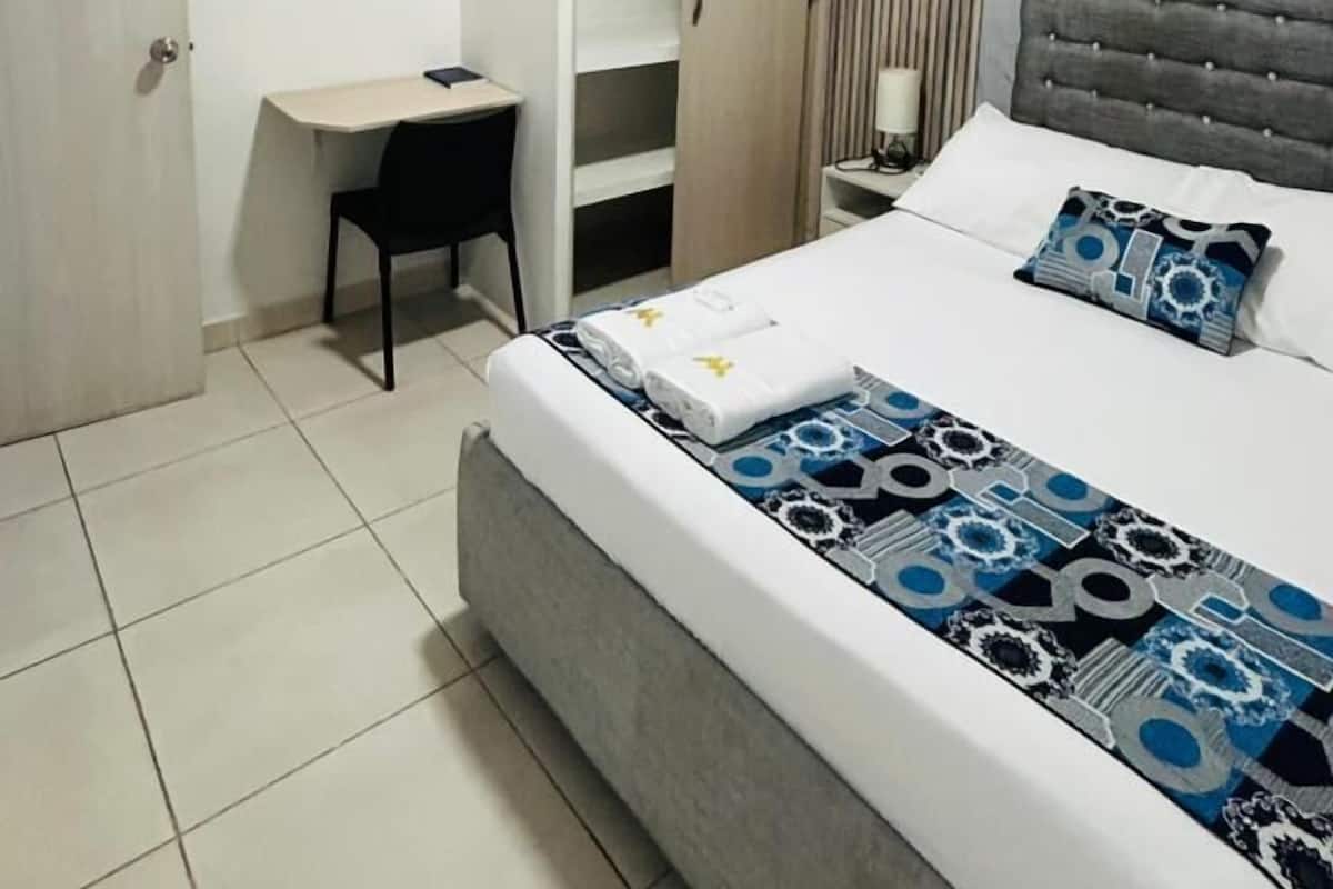 Quarto Duplo Standard | Ferro/tábua de engomar, roupa de cama fornecida