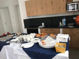 Pequeno-almoço completo diário incluído