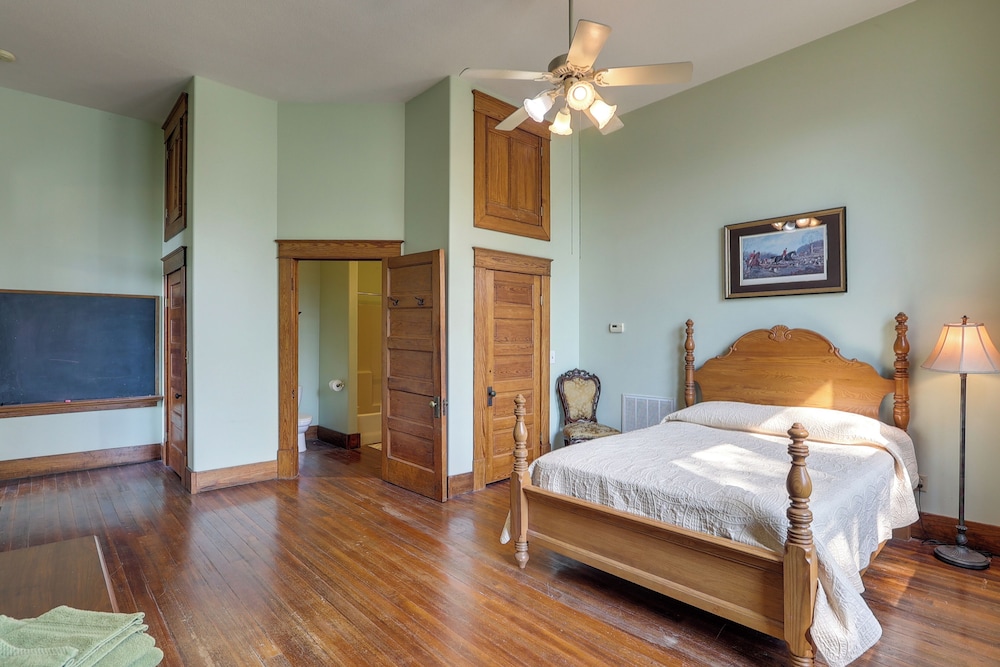 Renovated Schoolhouse W/ Piano & Private Deck! - Marion County Lake, KS