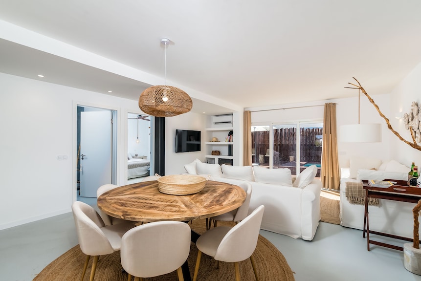 Vacation Home With Private Pool - コンポルタ