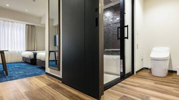 Quarto duplo superior, para não fumantes (Accessible, Western-Style) | Banheiro | Banheira e chuveiro separados, produtos de toalete biodegradáveis