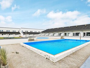 Apartamento | Piscina | Piscina interior, piscina exterior 