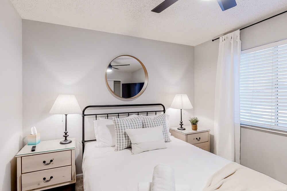 Charming home near walking paths with a work desk, grill, & patio - dog ...