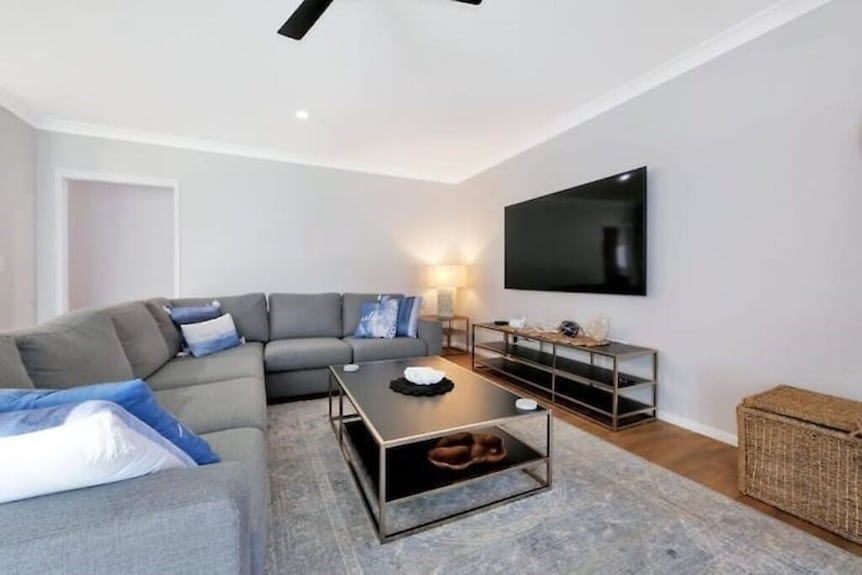 Pet Friendly Hamptons Style Home Walk To Beach - Hervey Bay