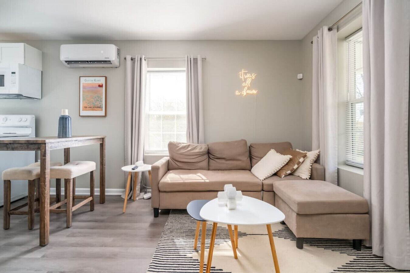 Vibrant 1 Bed Apt Near Downtown Cola! - Columbia, SC