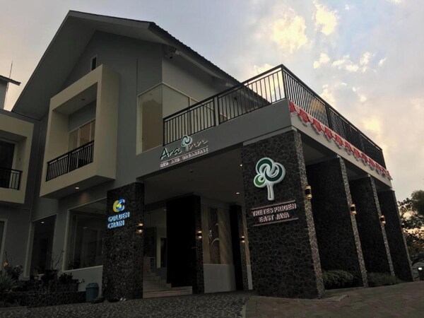 Arainn Bed And Breakfast Tretes Prigen By Ecommerceloka - Trawas