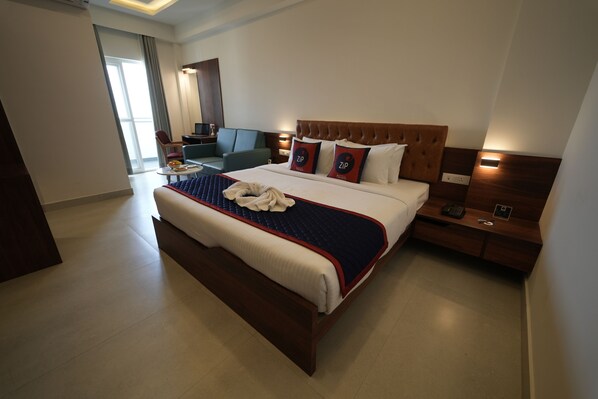 Quarto Premium | Roupa de alta qualidade, cofre no quarto, secretária 