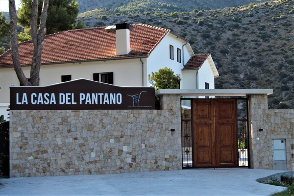 Young Hotels Spain Sl - Orba