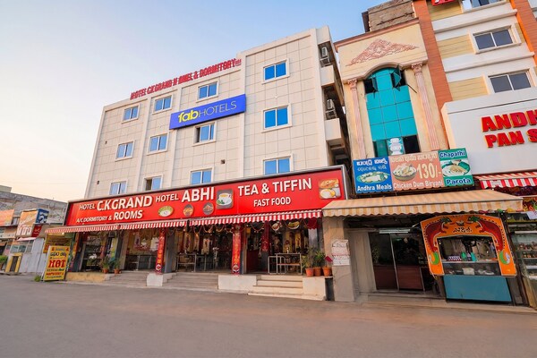 Fabhotel Rushank Palace - Near Jawahar Circle, World Trade Park - Jaipur