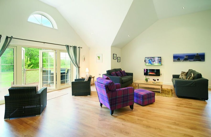 Spacious, Well Appointed Lodge In Peaceful Location - Suffolk