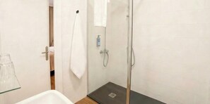 Quarto Twin Básico | Casa de banho