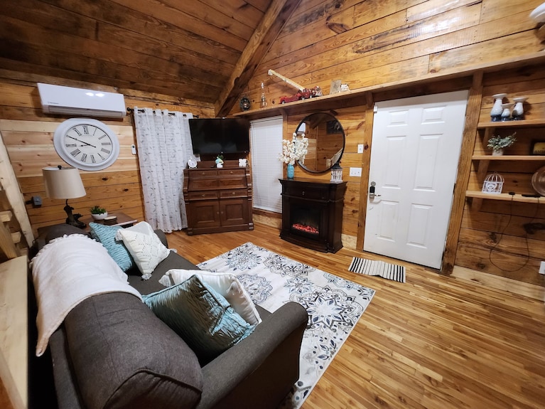 10. Spacious 1 Bedroom Cabin - Alabama