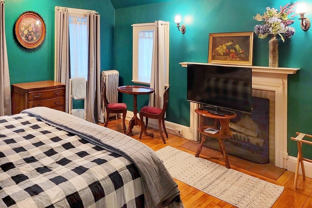 Hendee Mansion 5BR Historic Home - Springfield | Vrbo
