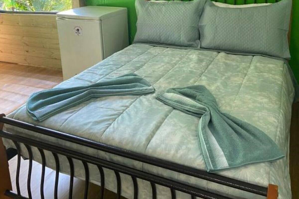 Suíte 6 - Essência da Guarda Surf House Com Jacuzzi Coletiva | 1 quarto, roupas de cama de algodão egípcio, roupas de cama premium