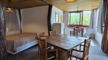 Suíte 8 - Big Room - Essência da Guarda Surf House - Com Jacuzzi Coletiva - Guarda do Embaú | 1 quarto, lençóis de algodão egípcio, roupa de alta qualidade