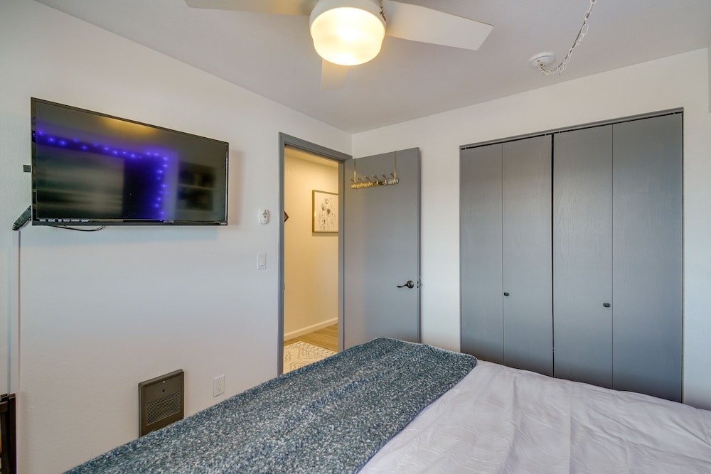 Walk To The Beach: Ocean Shores Condo! - Ocean Shores, WA