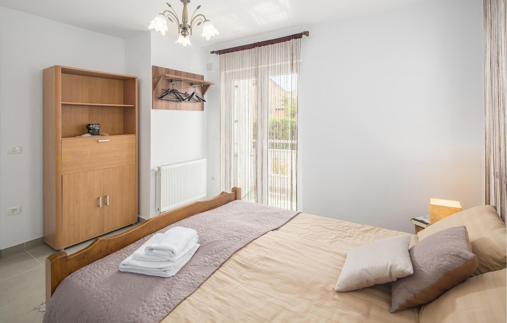 Lovely Home In Crveni Vrh With Wifi - Piran