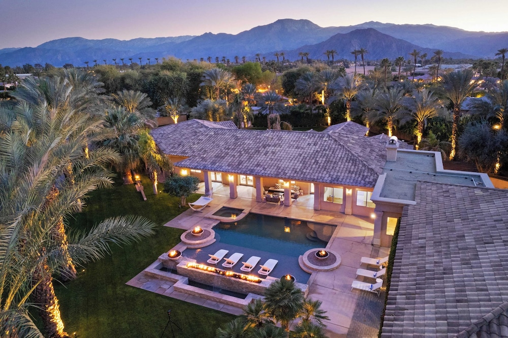 The Date Palm Estate By Avantstay Expansive Estate W/ Game Room, Backyard Oasis W/ Pool & Spa - Indio, CA