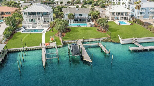 Harborside By Avantstay Expansive Destin Retreat - Destin, FL