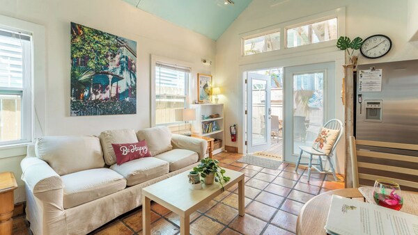 Casita De Catherine By Avantstay 1 Block To Duval St W/ Hot Tub! - Key West, FL