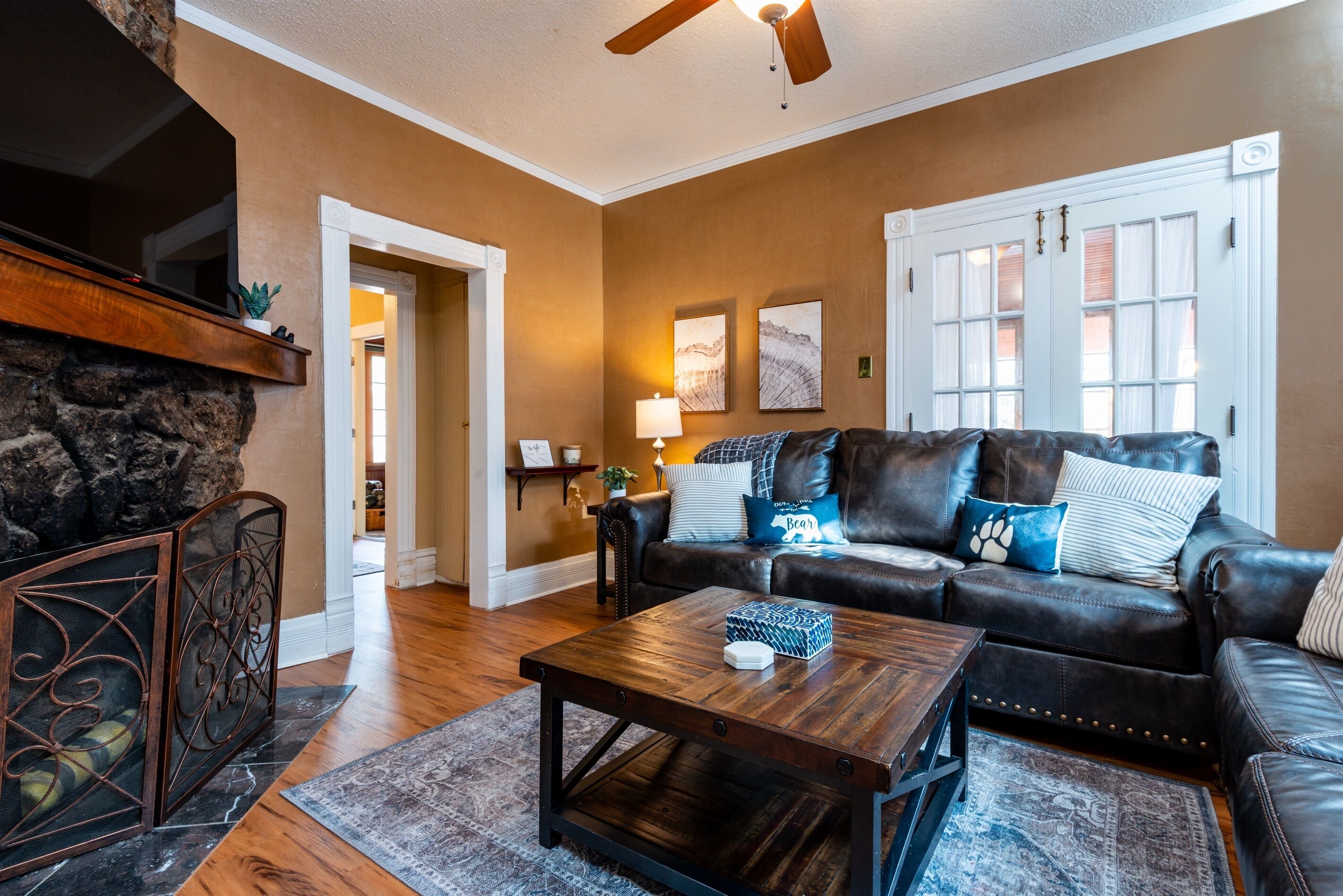 Hot Tub! Game Room! Mountain Views! - Manitou Springs, CO