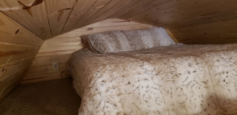 Rustic Tiny Cabin With Private Hot Tub 7mins From Downtown - Tulsa, OK