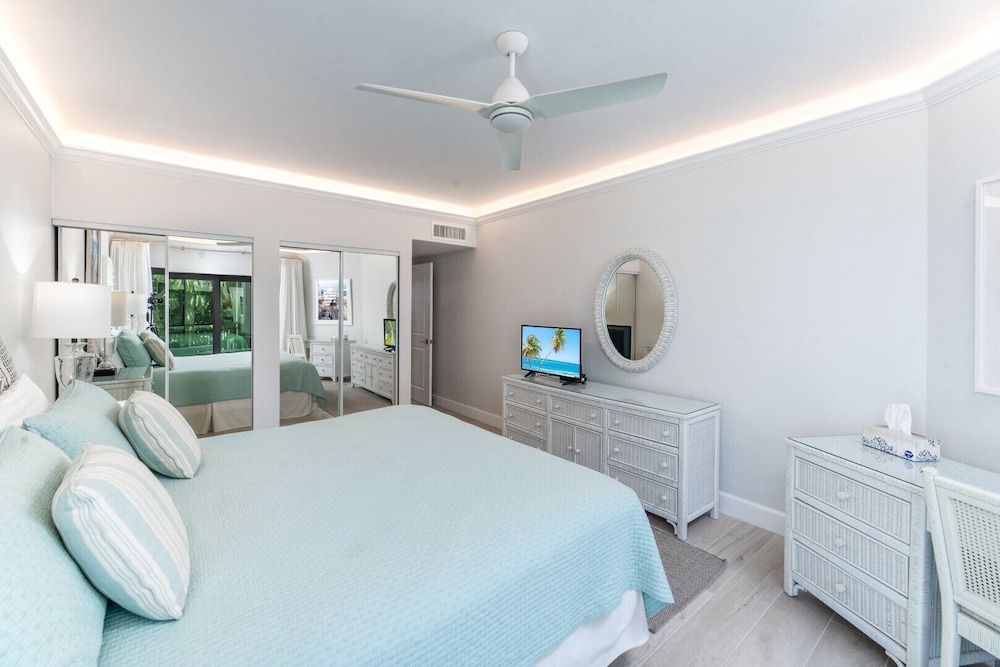 Casa Caribe #9 - 3 Bed, 3 Bath - Ocean View, Second Floor - Seven Mile ...