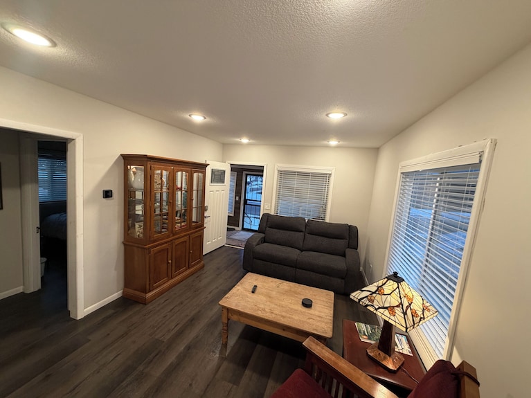 Charming Two Bedroom On The Corner, Newly Renovated With A Sweet Porch. - Minnesota