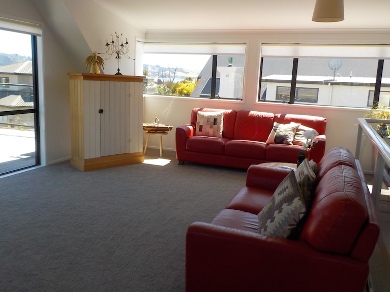 Spacious Holiday Home 5minute Walk To The Lake - Nueva Zelanda