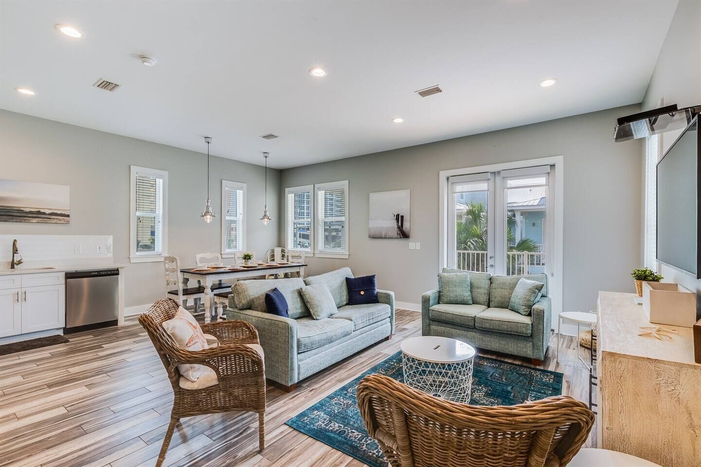Modern 3-bedroom Retreat: Pool & Endless Beach Fun - Gulf Shores, AL