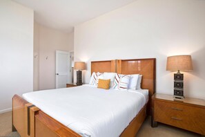 Apartamento em Condomínio Fechado, 3 quartos, varanda, vista parcial para o oceano (KRV-722) | 2 quartos, ferro/tábua de engomar, Wi-fi grátis 