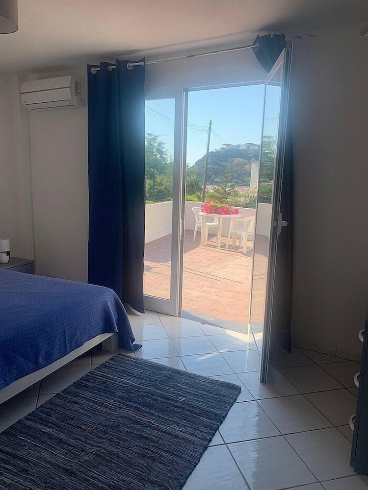 Casa Licinia: A Graceful Independent House Situated In A Quiet Location, A Few Minutes From The Town Center. - Forio