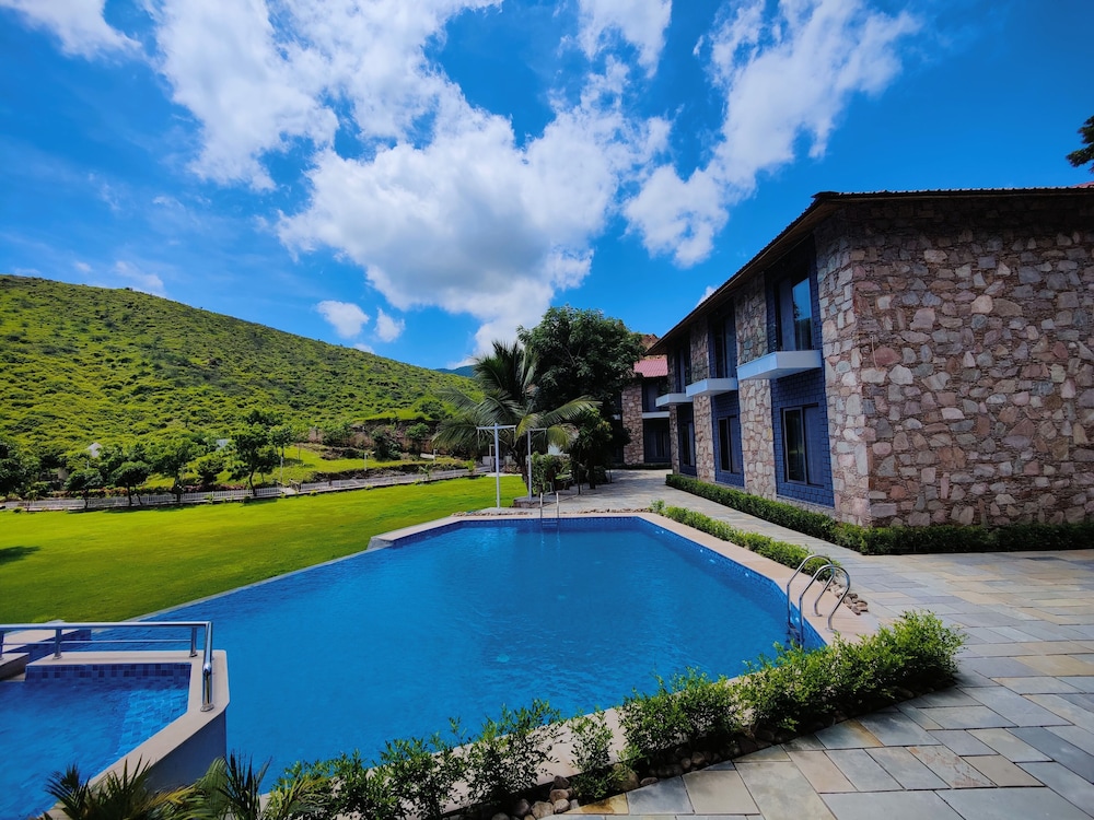 The Divine Hills Resort Udaipur - Gujarat