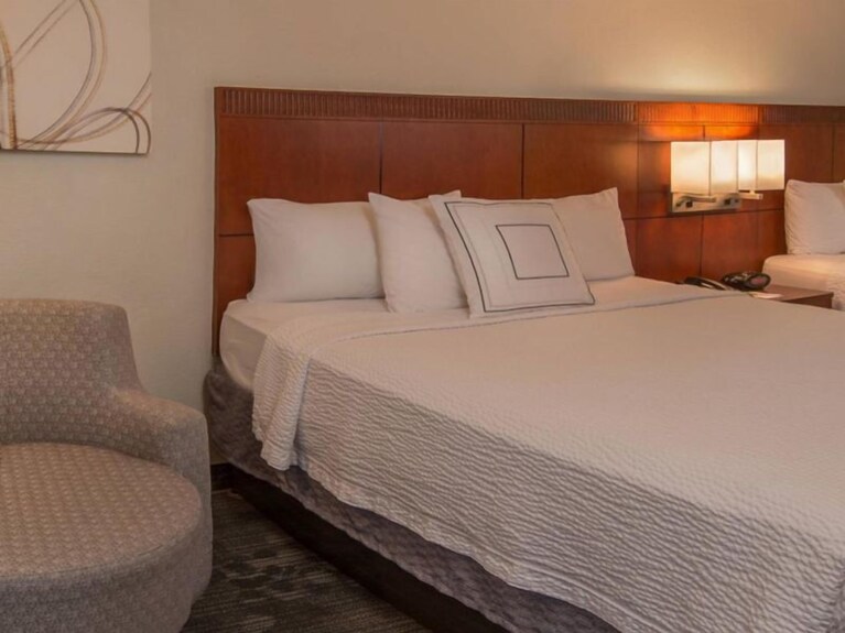 Pet Friendly Hotel Near Phillips Collection! Onsite Starbucks! - Alexandria, VA