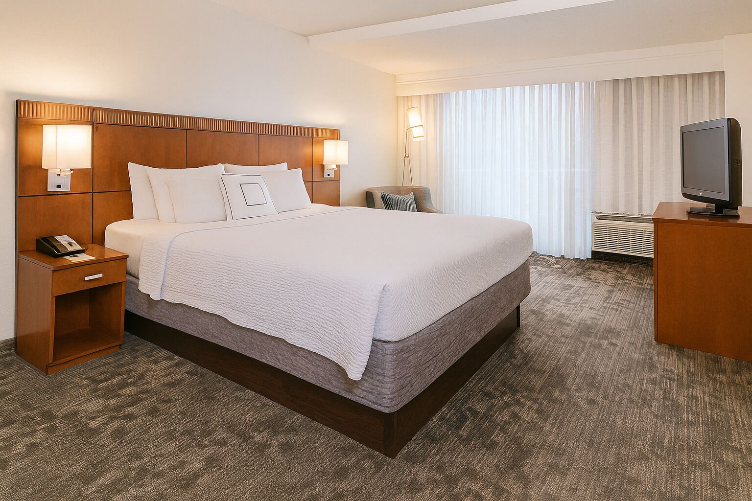 Museum & Memorial Tour! Pet-friendly Hotel On-site Parking, Picnic Area - Arlington, VA