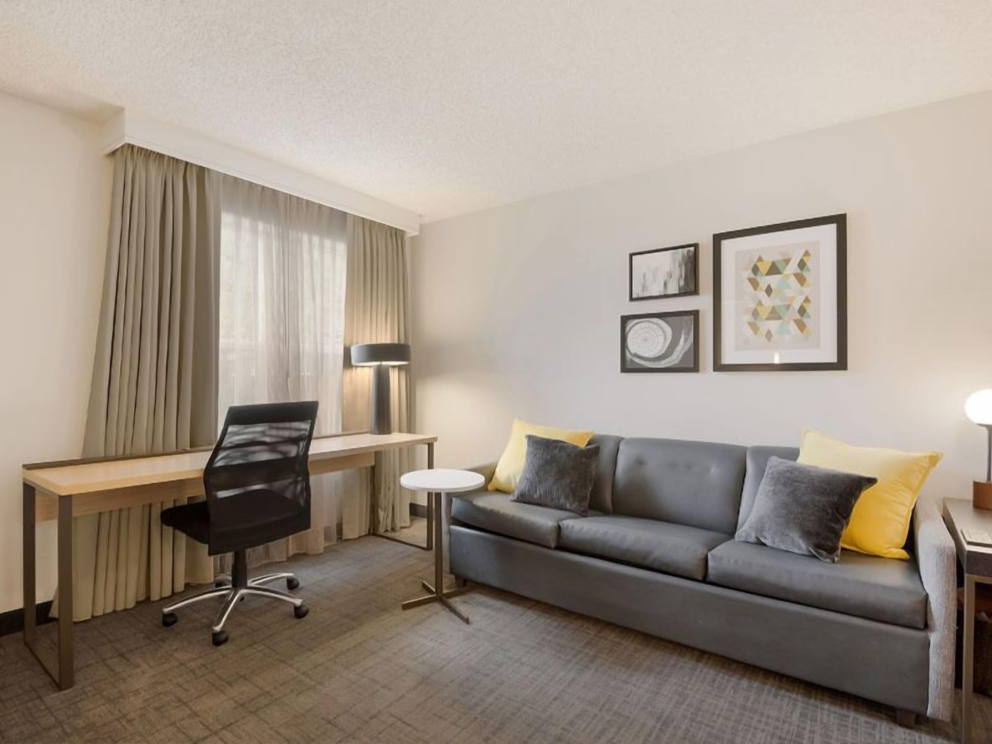 Convenient Location! Unit With Fully-equipped Kitchen And Free Breakfast! - Reno