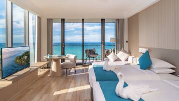 Sunrise Ocean Corner Suite | Roupas de cama premium, edredons de pluma, frigobar, cofres nos quartos