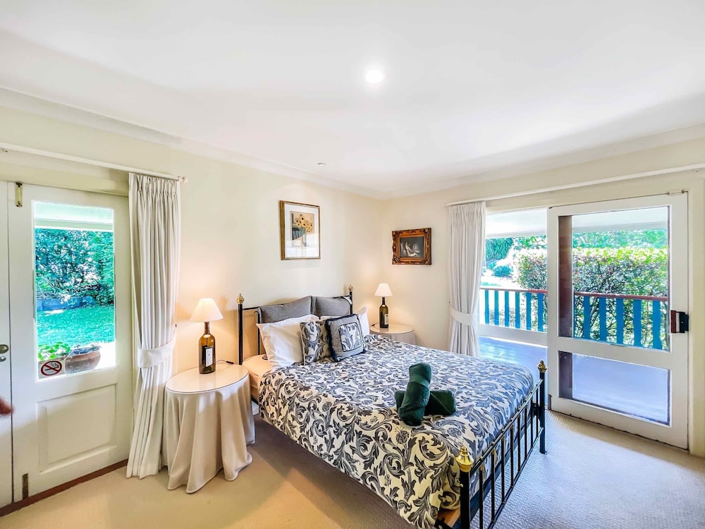 Midnight's Promise - Promise 1 - Vineyard Accommodation In Lovedale - Lochinvar