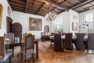 Café da manhã com buffet todos os dias (EUR 19.5 por pessoa) 