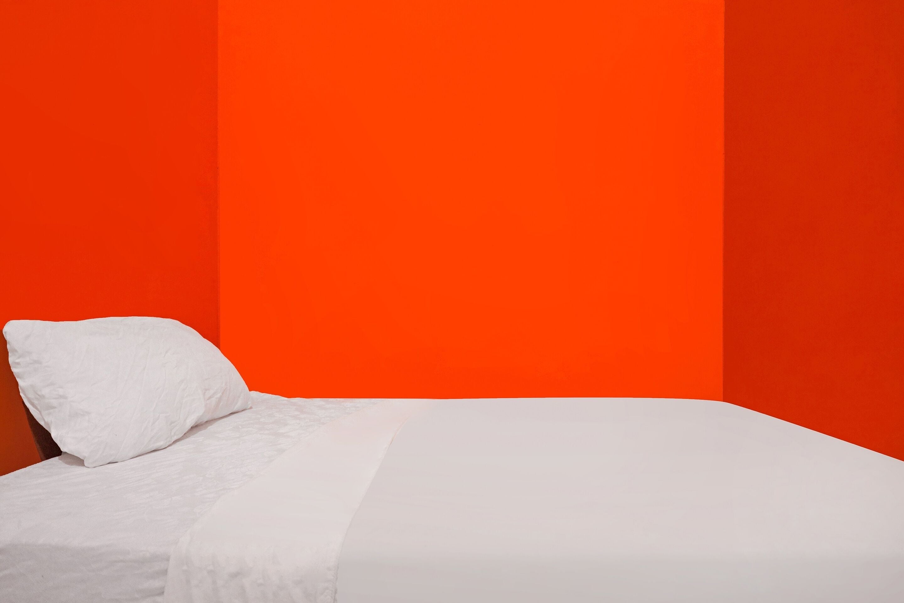 Quarto Individual | Secretária adequada para computadores portáteis, Wi-fi grátis 