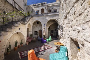 Televisor LCD de 80 de cm com canais via satélite, televisor, livros 