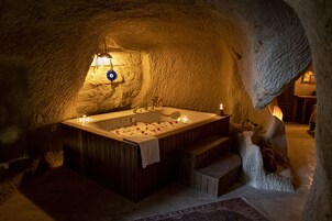 Quarto Duplo Premium, não fumadores, banheira de hidromassagem | Lençóis italianos Frette, roupa de alta qualidade 