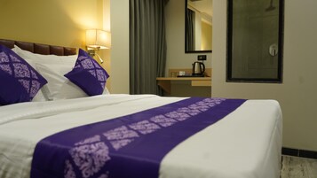 Secretária, cortinas/cortinados opacos, quartos insonorizados 