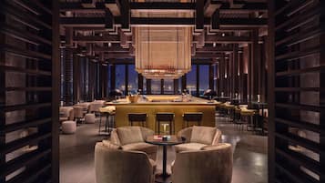4 restaurantes, com serviço de café da manhã e almoço; culinária chinesa