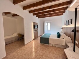 Quarto Triplo | Secretária adequada para computadores portáteis, Wi-fi grátis 