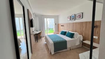 Quarto casal superior, terraço | Espaço de trabalho para notebook, Wi-Fi de cortesia, roupa de cama