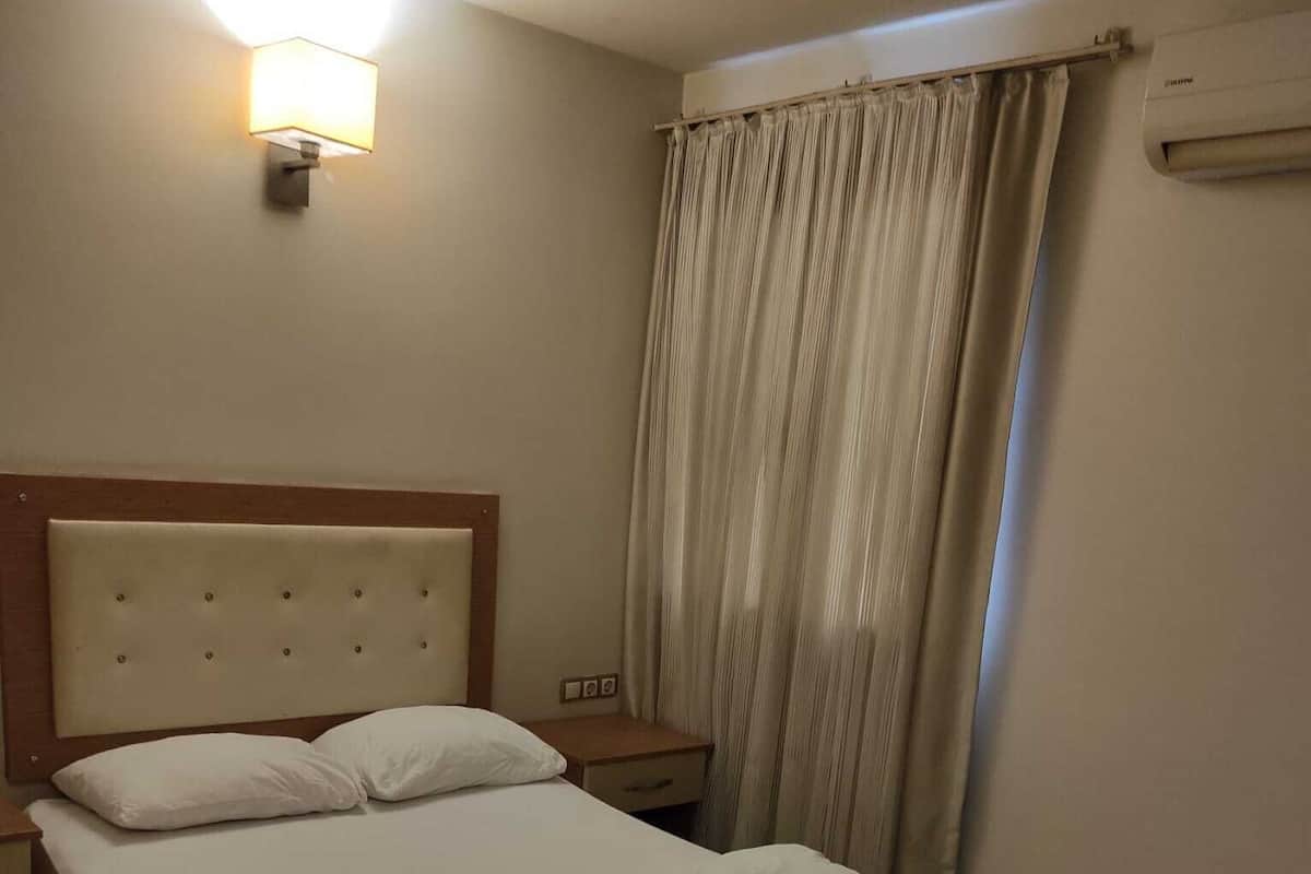 Quarto Duplo Deluxe | Roupa de alta qualidade