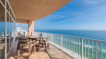 Condo, 4 quartos | Área da propriedade