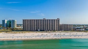 Apartamento em Condomínio Fechado, 3 quartos | Praia | Na praia