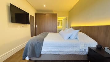 Quarto standard | Roupas de cama antialérgicas, frigobar, escrivaninha